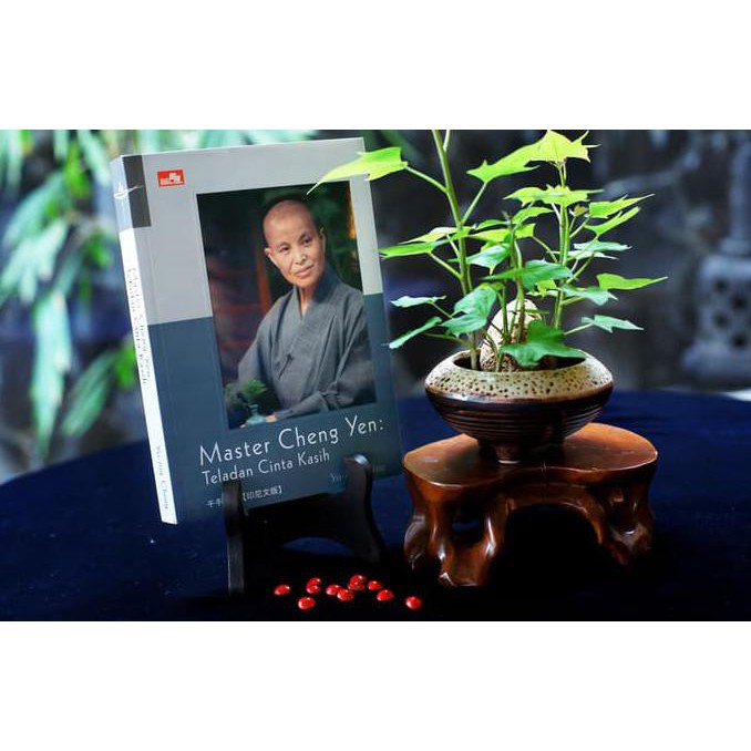 Jual Buku Best Seller Master Cheng Yen Teladan Cinta Kasih Pendiri Tzu ...