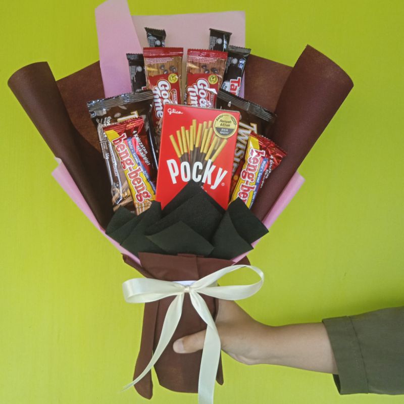 Jual buket snack/buket snack wisuda/buket cokelat/buket jajan/hadiah ...