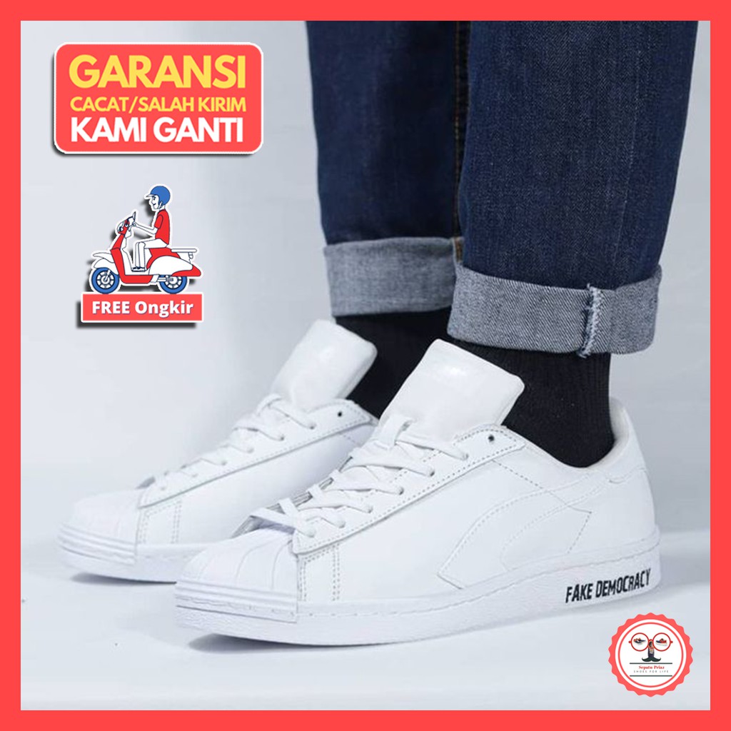 Jual Sepatu Sneakers Pria Supertrust White "Fake Democracy" Edition ...