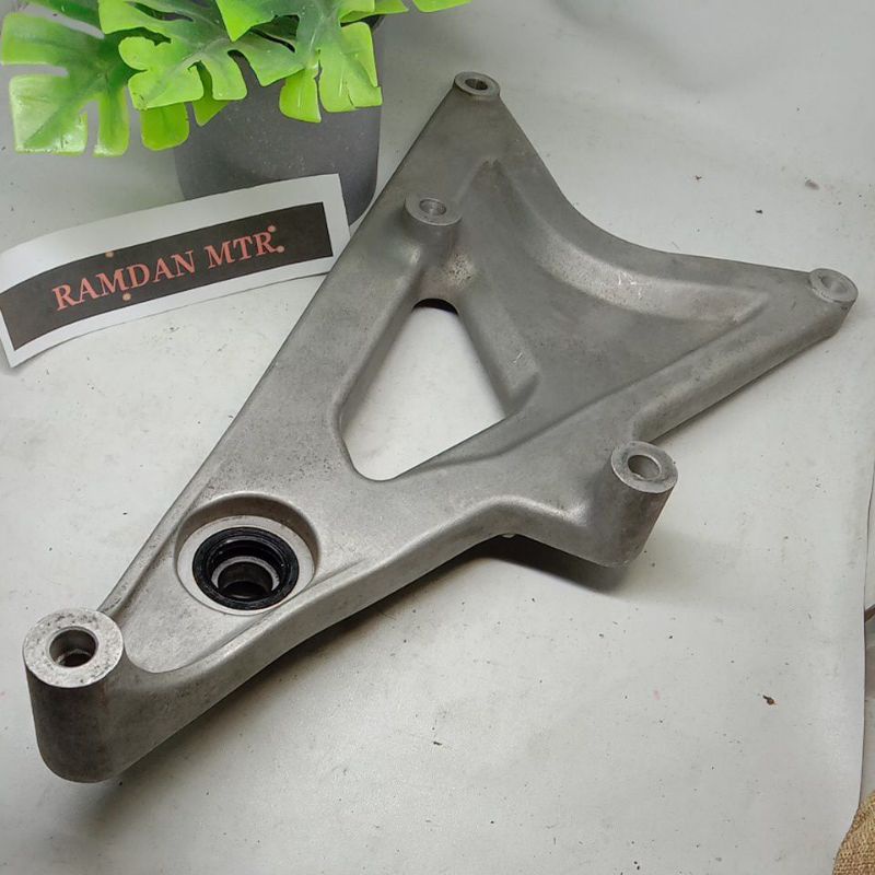 Jual swing arm Vario 125 inklud laher dan seal original | Shopee Indonesia
