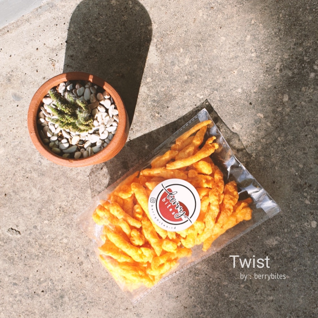 Jual Twist Twisko ( Mirip Cheetos ) Snack Viral Kekinian | Shopee Indonesia