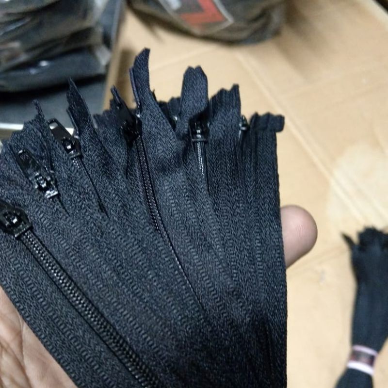 Jual Resleting nylon no.3 ukuran 10 inci / 25 cm (12 pcs). | Shopee ...