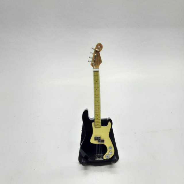 Jual Miniatur gitar bass hitam YOUNG K DAY6 1 : 12 ukuran 10 cm ...