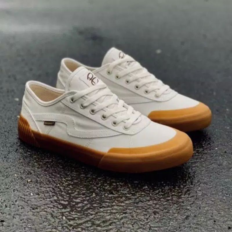 Jual Patrobas Equip low White Gum Original sepatu patrobas | Shopee ...