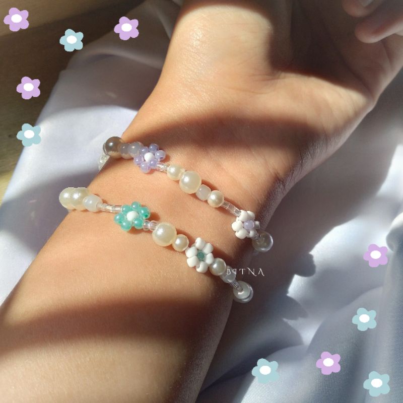 Jual Daisy Series 2 : bracelets daisy and pearl / gelang manik bunga ...