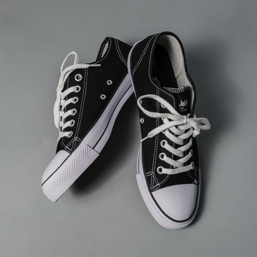 Jual Johnson Basic Low BlackWhite Sepatu Sekolah Sneakers Pria Wanita ...