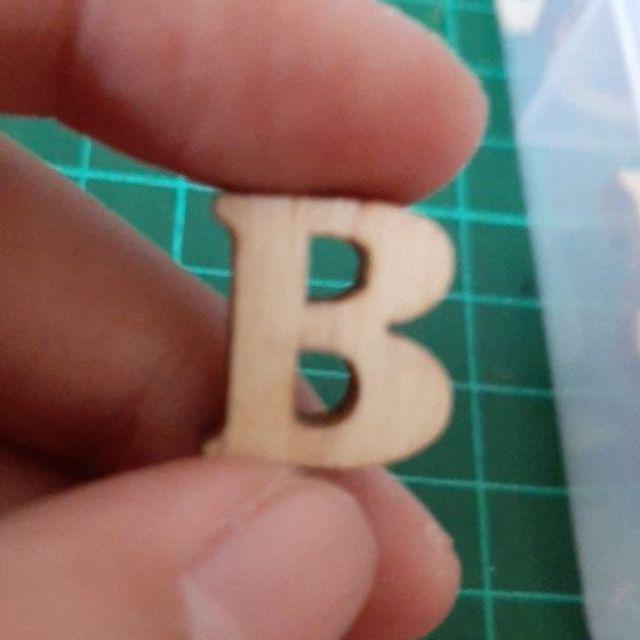 Jual A- R 1,5cm/Huruf inisial kayu/huruf kayu/angka kayu/huruf abjad ...