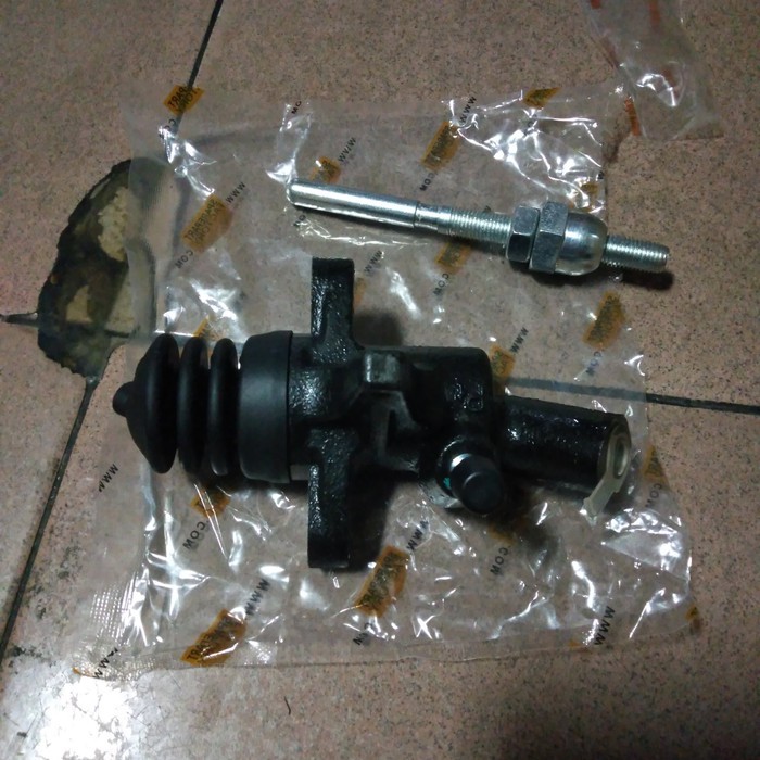 Jual master kopling bawah isuzu elf nkr 71 cylinder master isuzu elf 71 ...