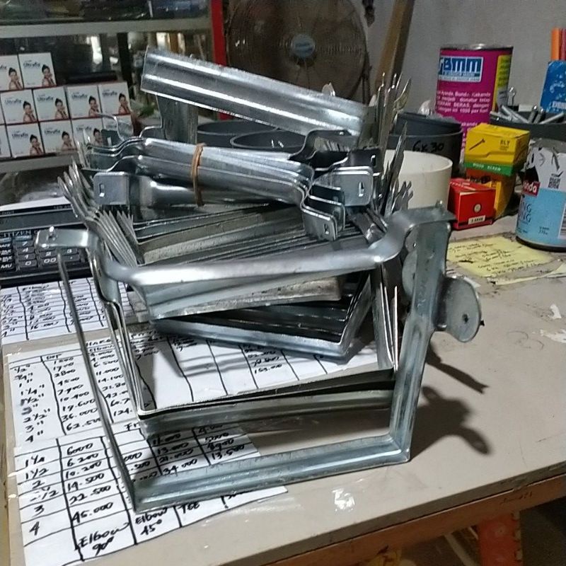 Jual Gantungan Kaki Penyangga Dudukan Talang Air Besi 4" Tebal | Shopee ...