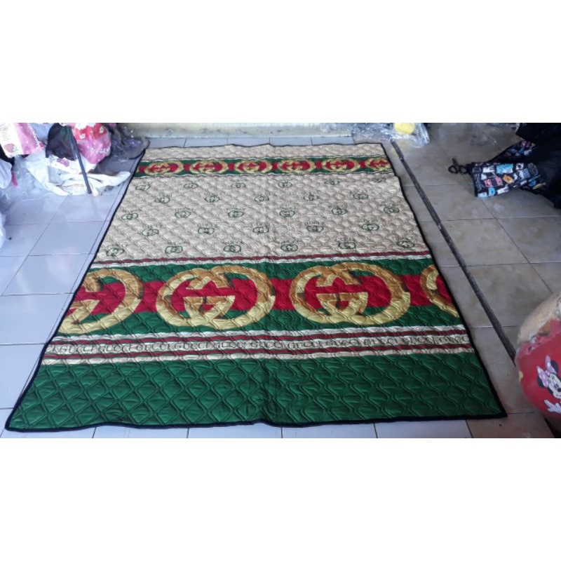 Jual Karpet Quilting Jumbo Motif Gucci 170x230cm | Shopee Indonesia