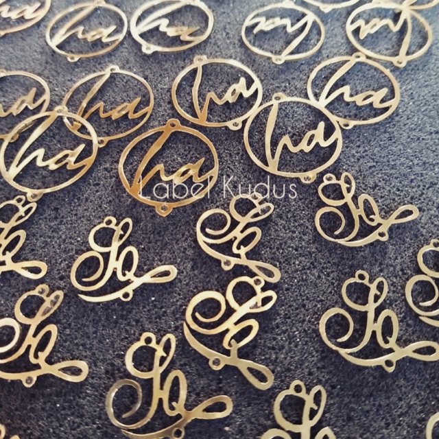 Jual Label Hijab Huruf/Label Hijab Logo/Label Cutting/Label hijab besi ...