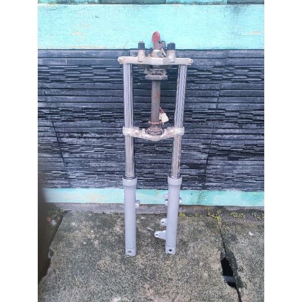 Jual Shockbreaker depan set Segitiga Yamaha Scorpio Old/New Original | Shopee Indonesia