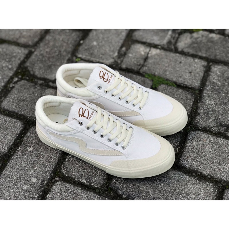 Jual PATROBAS CLOUD LOW OFF WHITE | Shopee Indonesia