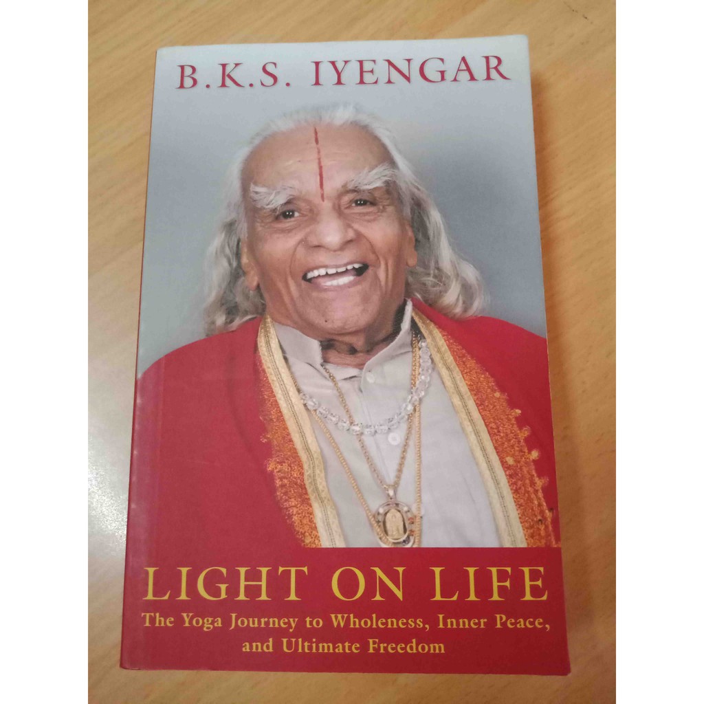 Jual Buku bacaan LIGHT ON LIFE - BKS IYENGAR (bahasa inggris) | Shopee ...