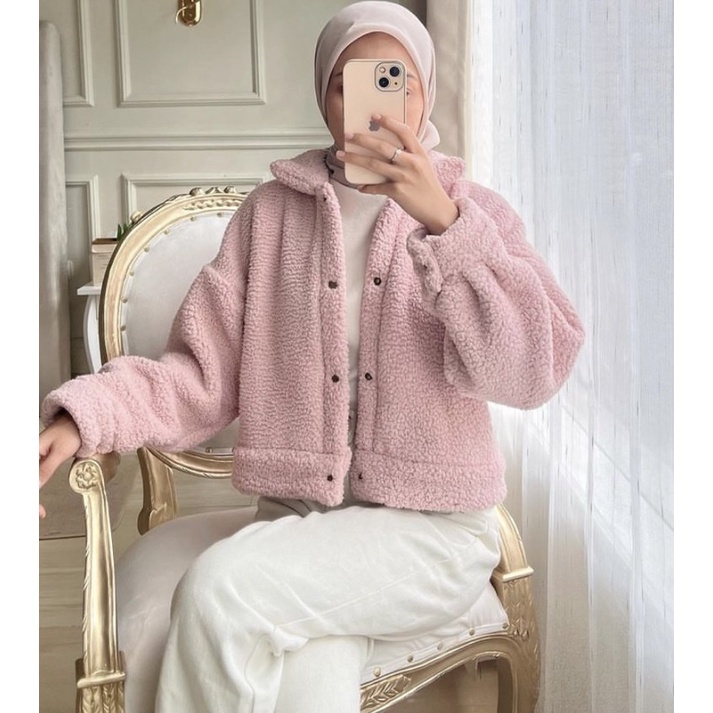 Jual Furry Jacket Edmee Outfit (READY) | Shopee Indonesia
