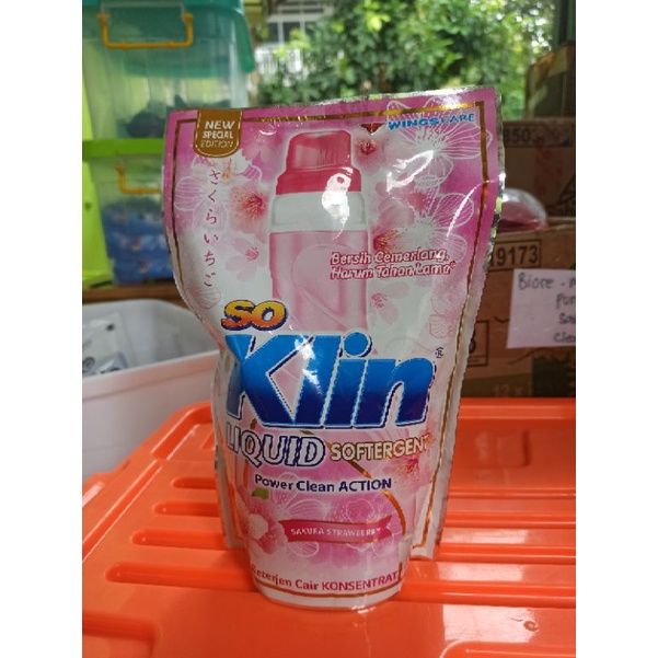Jual So Klin Liquid Softergent Sakura Strawberry 720Ml | Shopee Indonesia