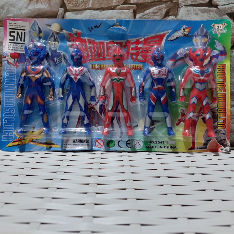 Jual mainan anak laki laki ultraman super hero isi 5 ukuran kecil ...