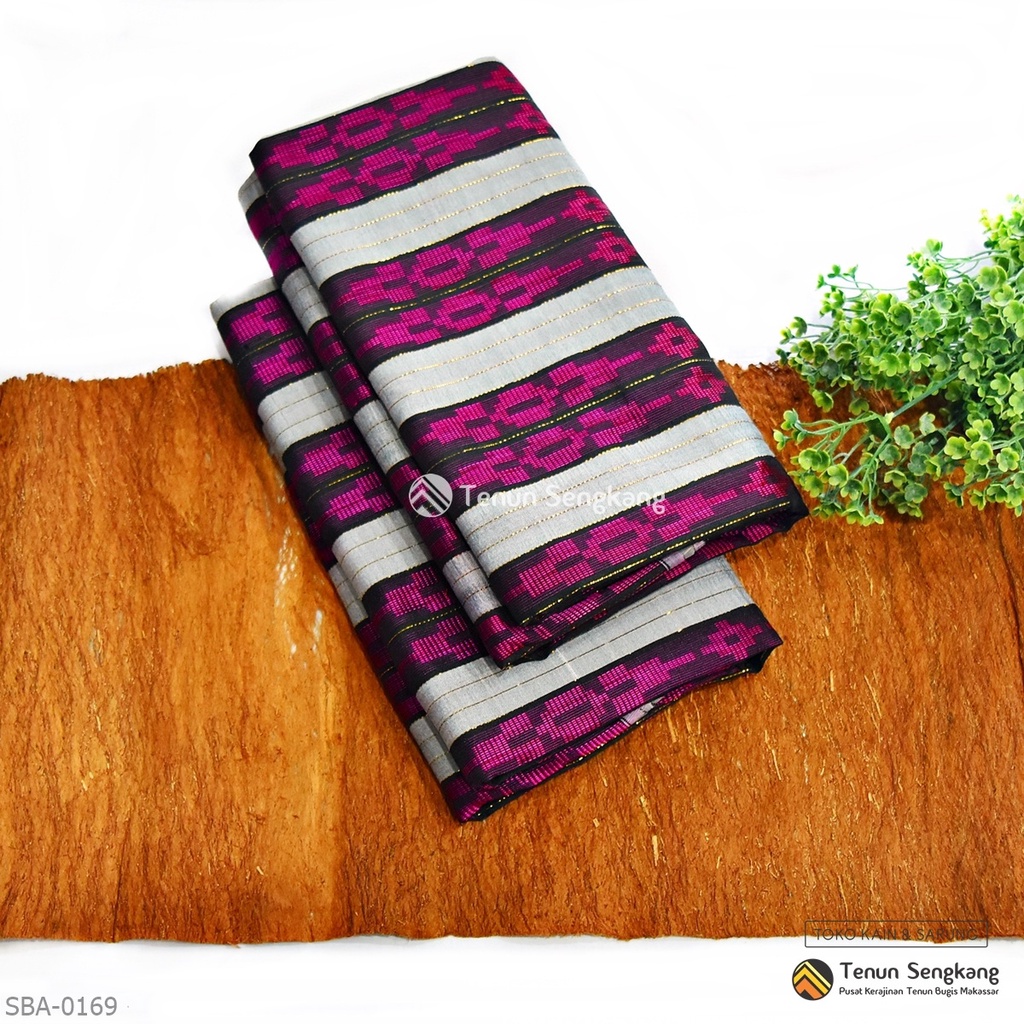 Jual Sarung Bugis Sutra Makassar Tenun Asli Silver Magenta - Athirah by ...