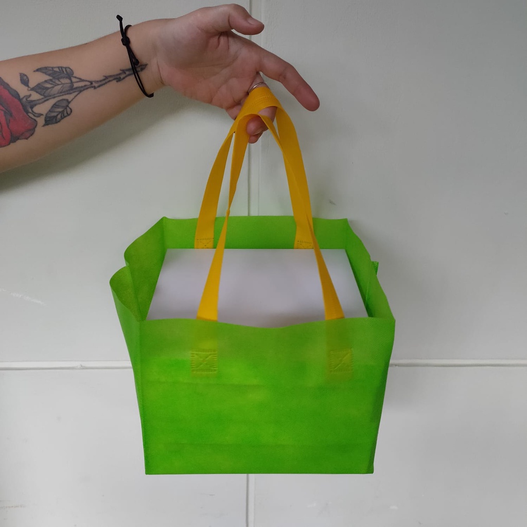 Jual Tas spunbond box 22x22 20x20 motif pita / tas spunbond box motif ...