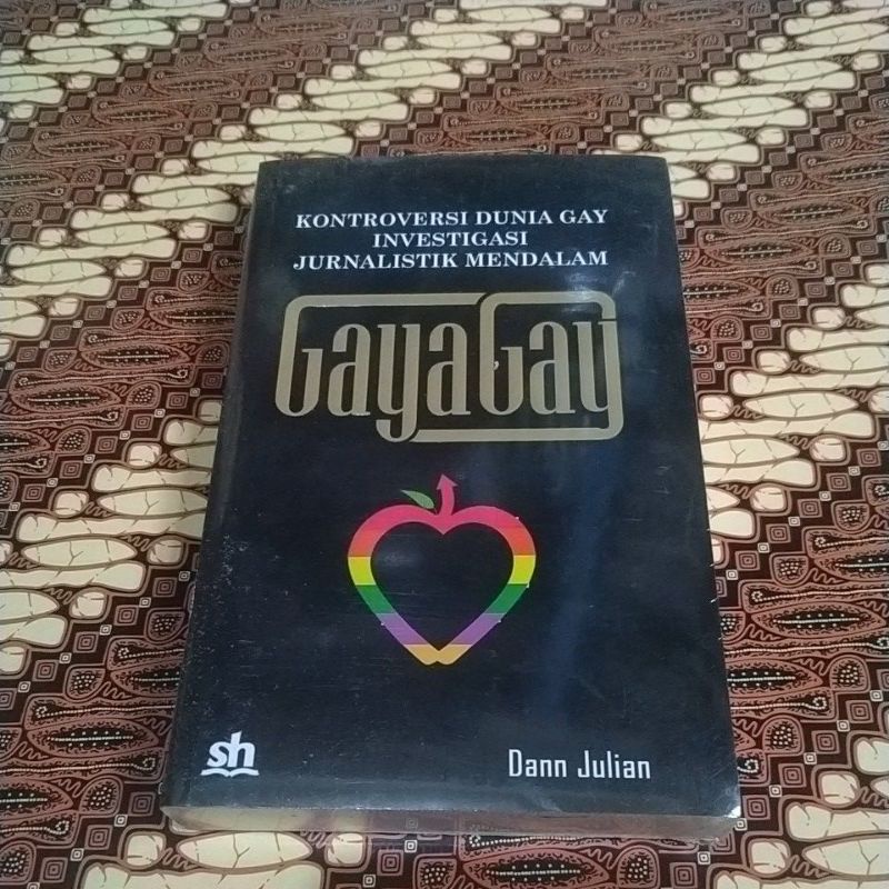 Jual Buku GayGay kontroversi Dunia gay Investigasi Jurnalistik Mendalam ...