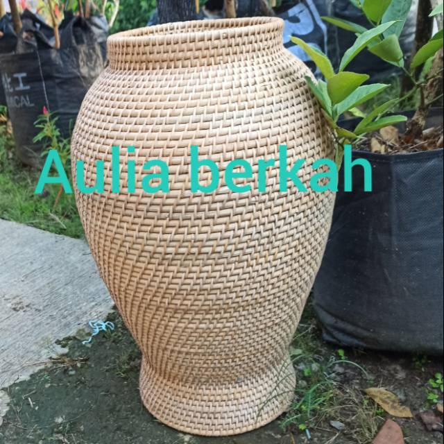 Jual Gentong Rotan Anyam/ Vas Rotan Guci Rotan Anyam Lombok | Shopee ...