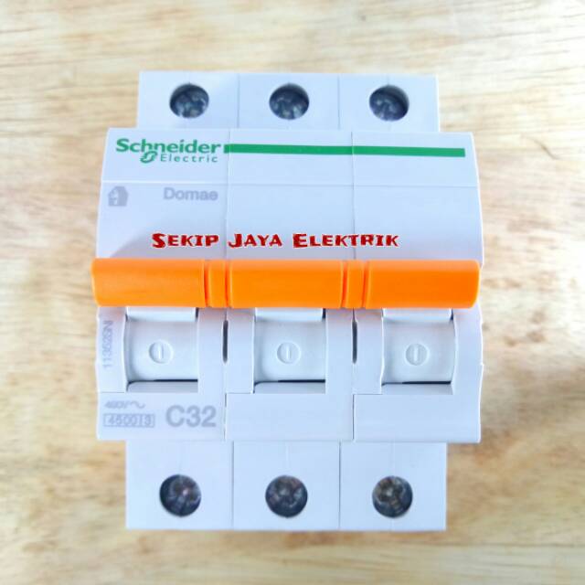 Jual MCB Schneider Domae 3 Phase 32 Ampere / 32 A SNI | Shopee Indonesia
