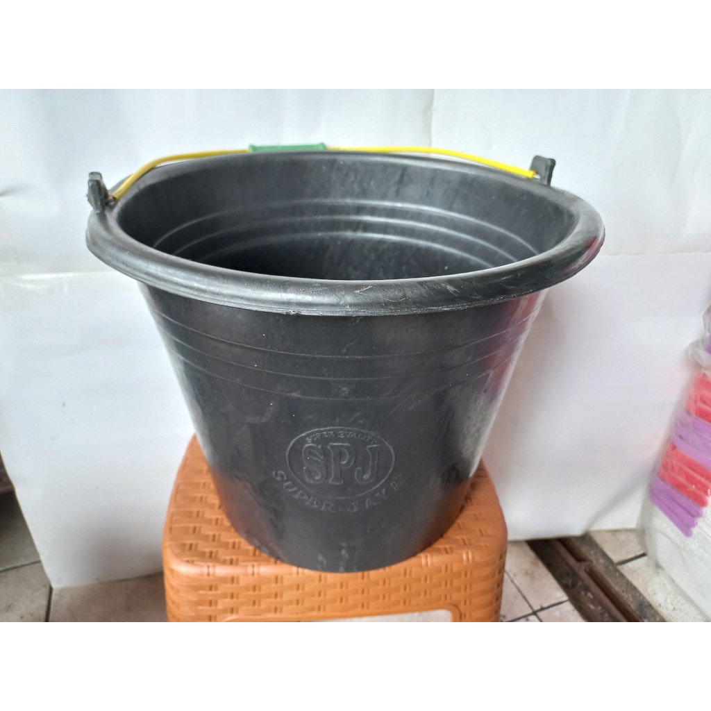 Jual Ember Cor Karet 22 SPJ Hitam | Shopee Indonesia