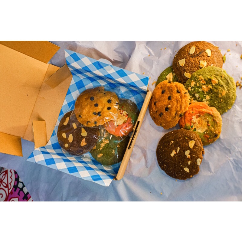 Jual BOX of Soft Cookies PILIH RASA / Kukis Bandung / Kue Natal / Kue ...