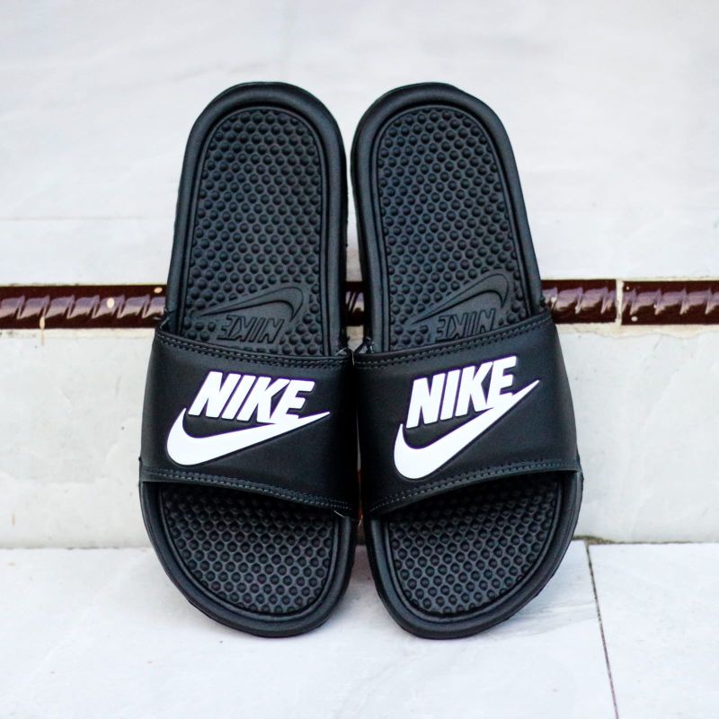 Jual Sandal Selop Casual Pria Nike Benassi Black Logo NIKE White ...