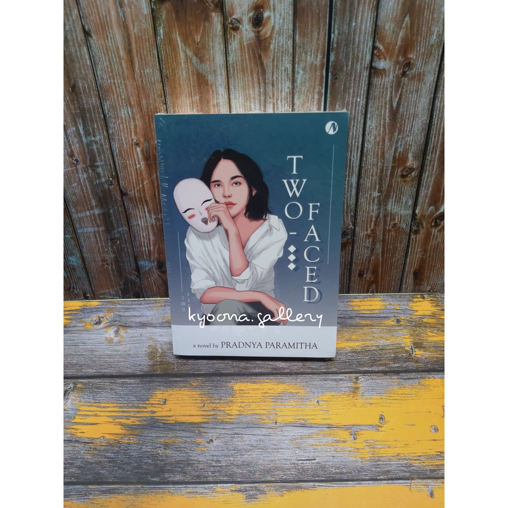 Jual Novel Two Faced by Pradnya Paramitha (Buku dan Booklet Randu POV ...