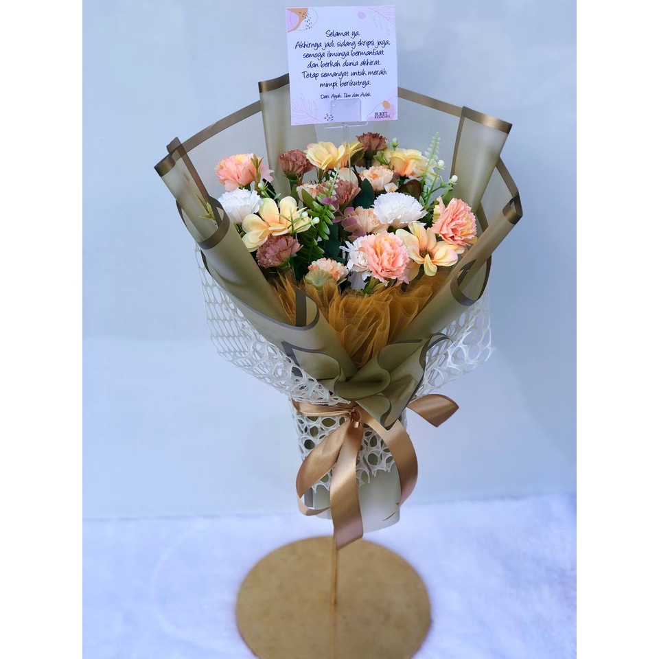 Jual Buket bunga warna biru kado wisuda / buket bunga wisuda gratis ...