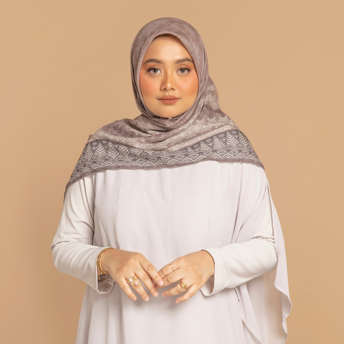 Jual Promo Ramadhan Hijab Wanita Gata Series Diario x Nabila Hatifa - Ash Grey | Shopee Indonesia