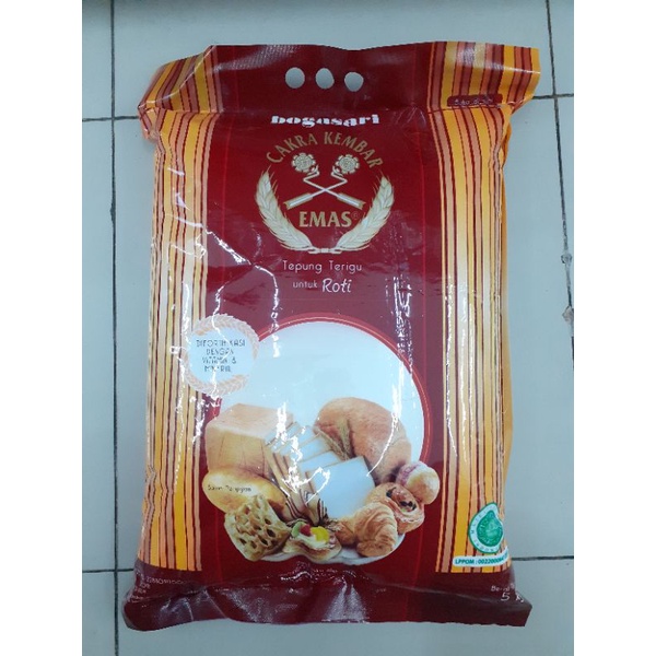 Jual Tepung Cakra Kembar Emas Roti Premium Tepung Roti Bogasari 5 kg ...