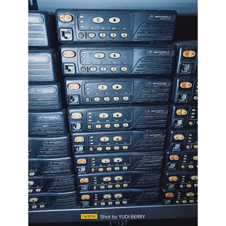 Jual Radio Rig Motorola GM950 plus Frekuensi UHF 403 sd 470 Mhz Kondisi ...