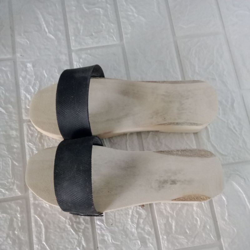 Jual SANDAL BAKIAK TEROMPAH KAYU POLOS SANDAL MUSHOLA | Shopee Indonesia