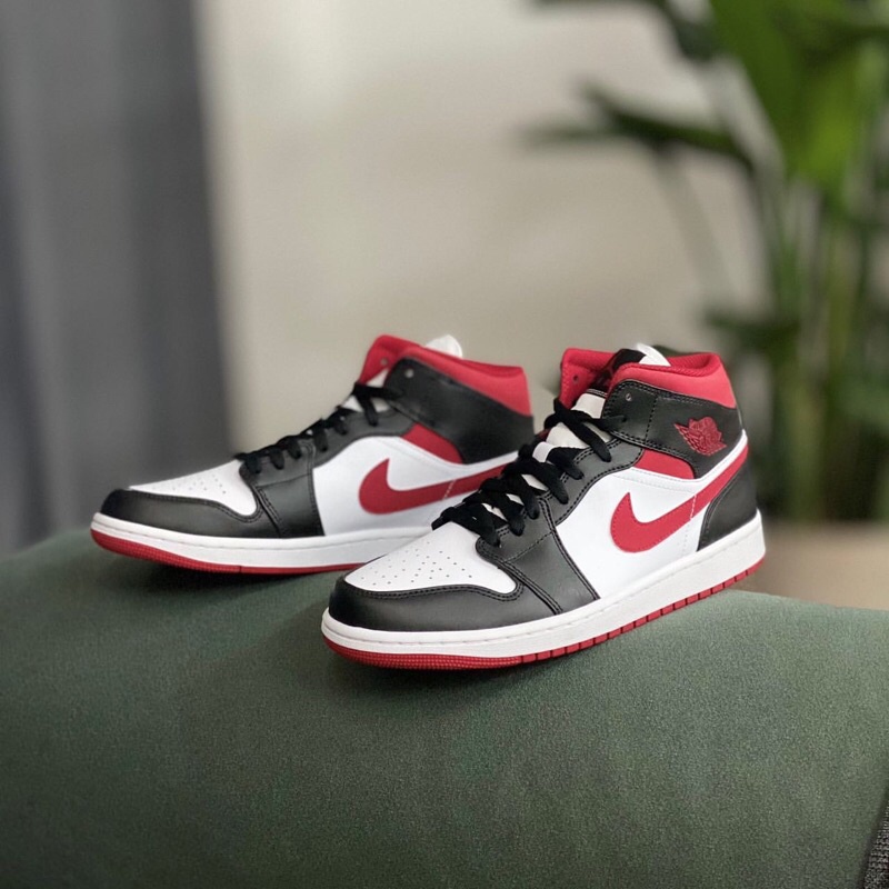 Jual Nike Air Jordan 1 Mid Men's Basketball Sepatu SNEAKERS ORI 1000% ...