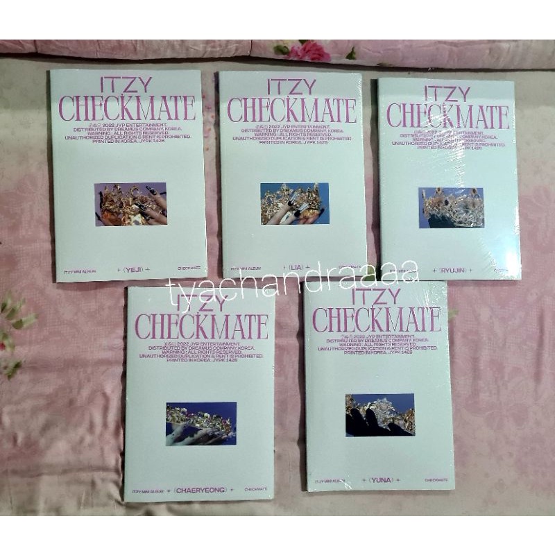 Jual ITZY CHECKMATE MINI ALBUM SEALED MURCE BENEFIT | Shopee Indonesia