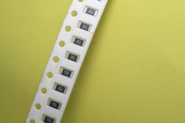 Jual Resistor SMD 150 / 150 / 15 ohm 10pcs | Shopee Indonesia