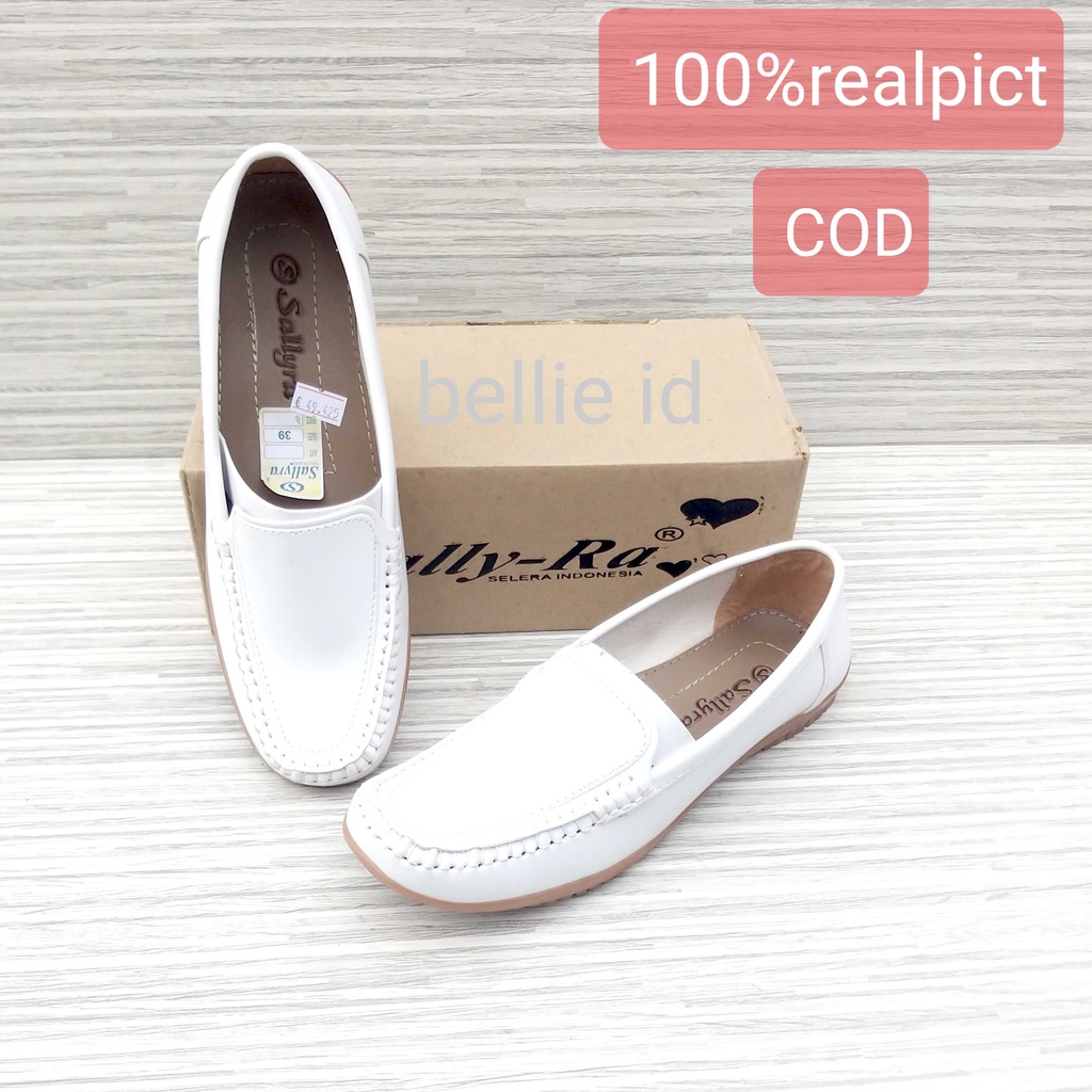 Jual Sepatu pantofel kerja perawat sallyra putih | Shopee Indonesia