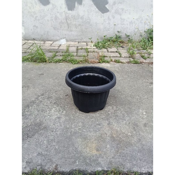 Jual Pot Bunga Bulat Hitam 522 Phylia Diameter 20cm | Shopee Indonesia
