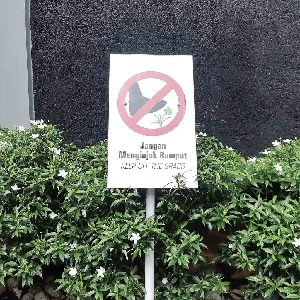 Jual Rambu Akrilik Jangan Menginjak Rumput - Dilarang Menginjak Rumput ...