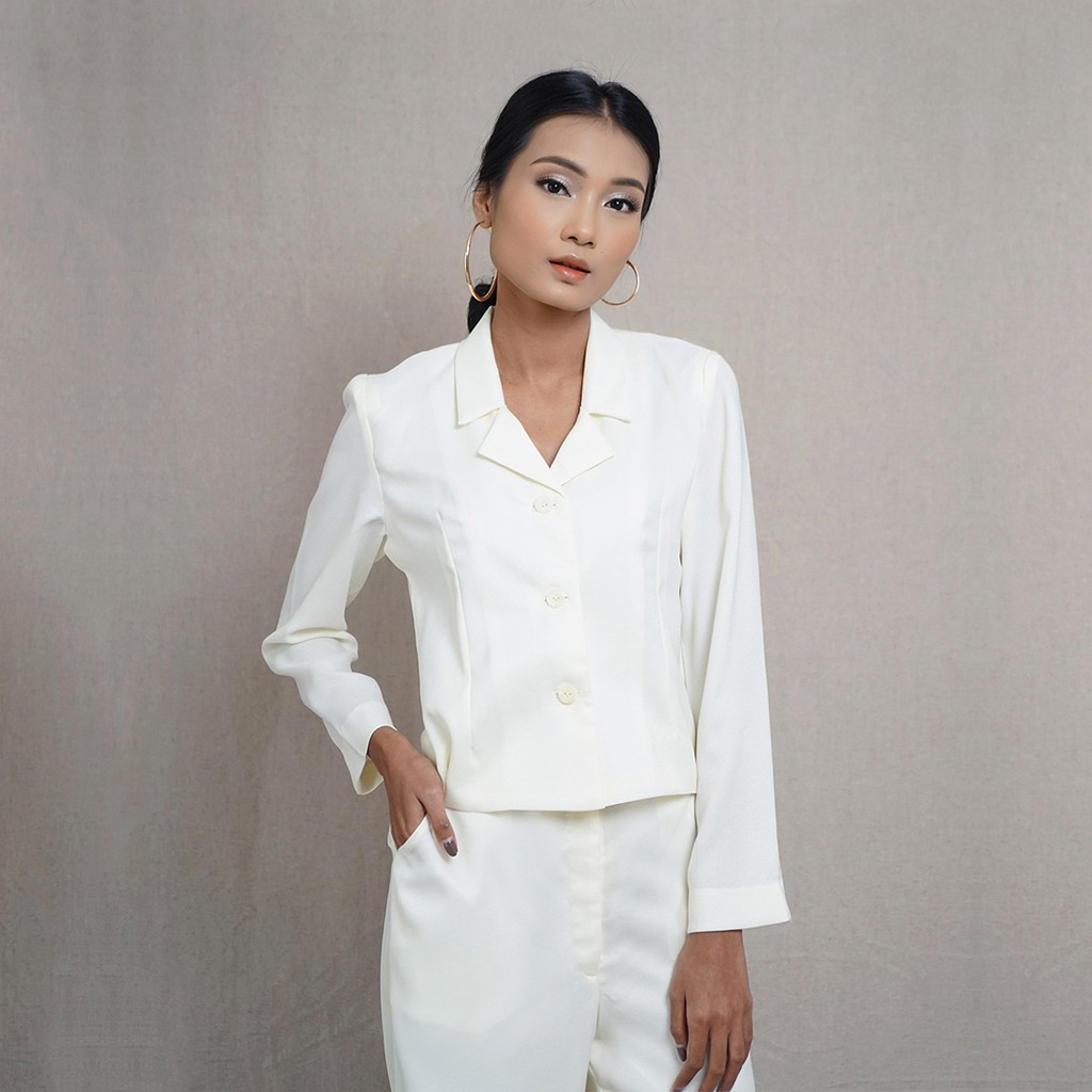 Jual BLZR.ID BLAZER WANITA KIMMY BROKEN WHITE | Shopee Indonesia