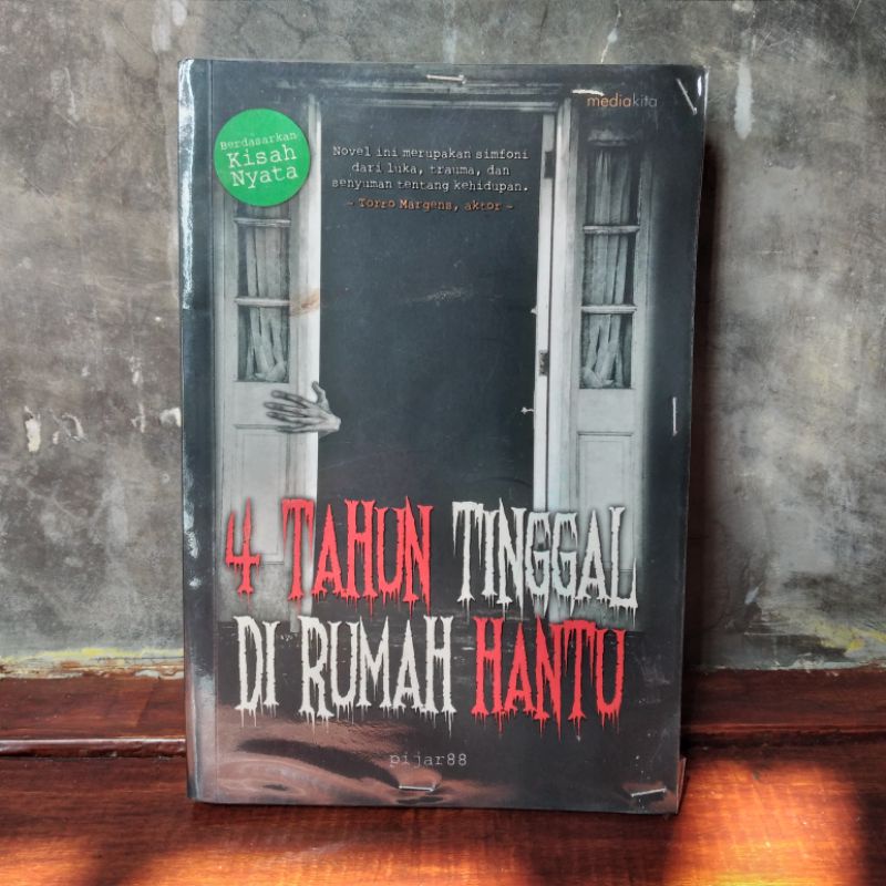 Jual Buku 4 Tahun Tinggal Di Rumah Hantu - Pijar88 (Preloved) | Shopee Indonesia