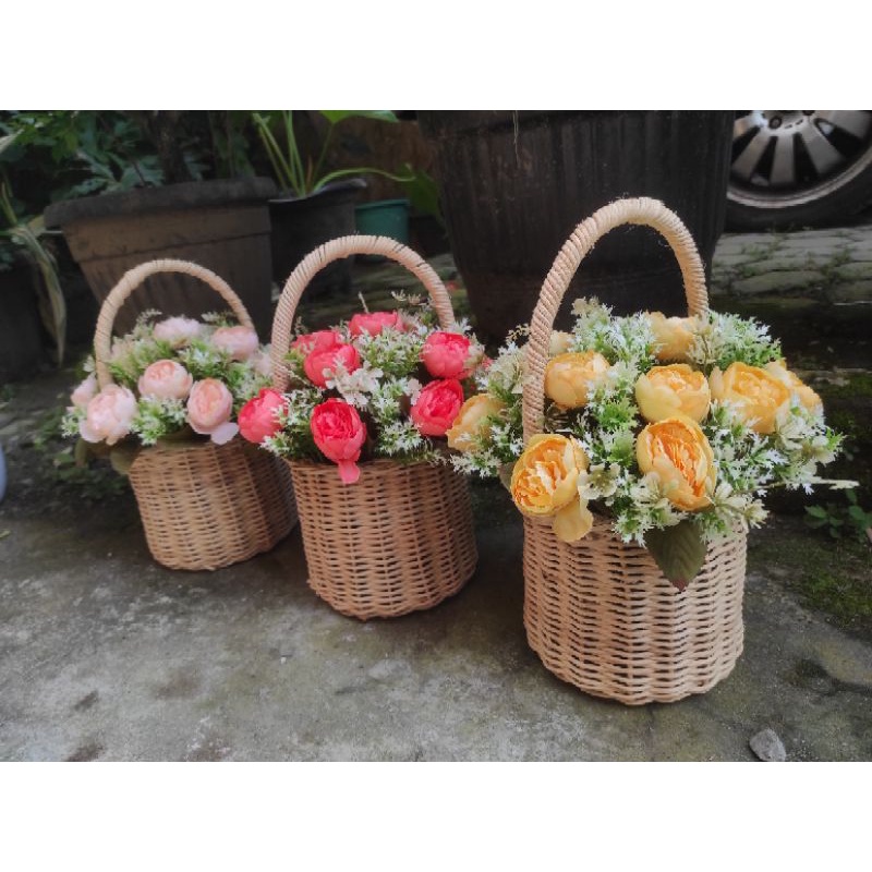 Jual bunga keranjang rotan / rangkaian bunga meja / bunga cantik ...