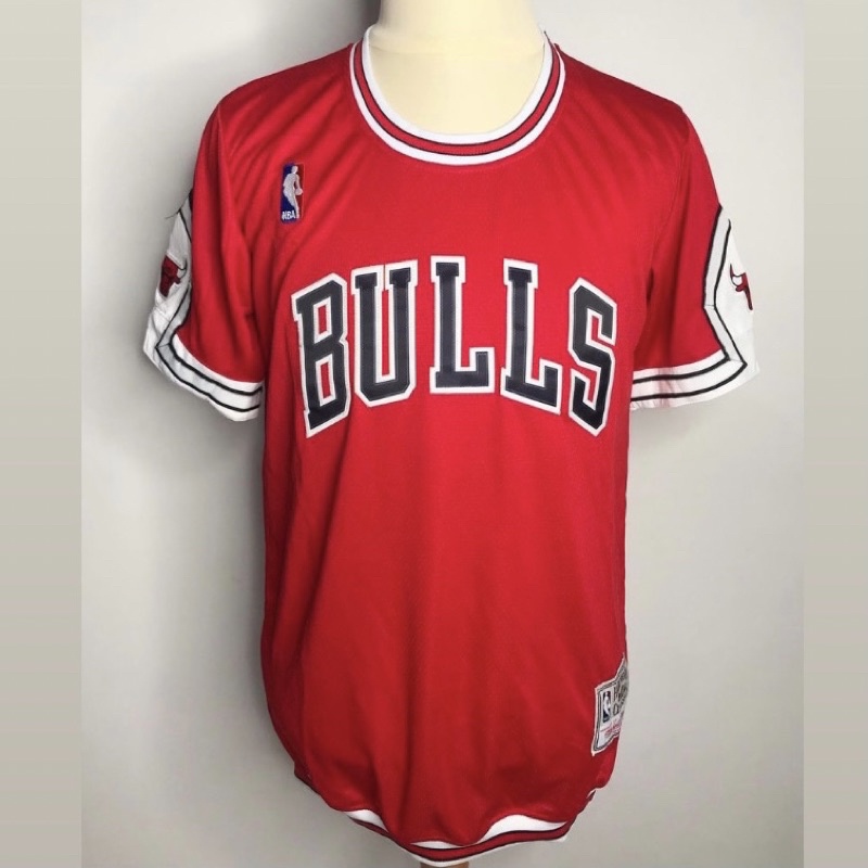 Jual JERSEY BASKET NBA BERLENGAN SLEEVE CHICAGO BULLS #23 MICHAEL ...