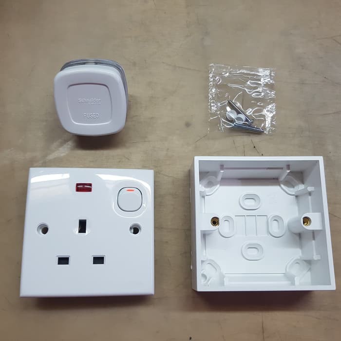 Jual SCHNEIDER STOP KONTAK AC 3 KAKI 13A + STEKER + OUTBOWDOS S-CLASSIC ...