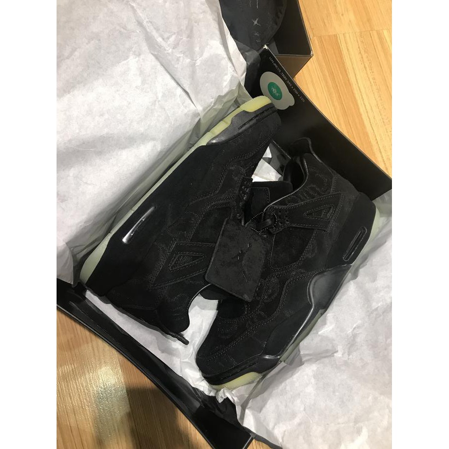 Jual Nike Air Jordan 4 Retro x KAWS Black Clear GID BNIB FULLSET ...