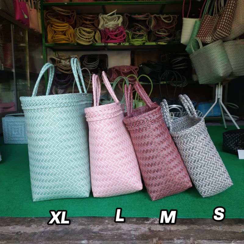 Jual Tas Anyaman Plastik Lurik Ukuran S M L XL / Tas Belanja / Tas ...
