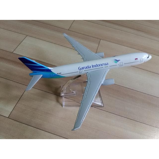 Jual Miniatur Diecast Pesawat Terbang Garuda Indonesia Besi | Shopee ...