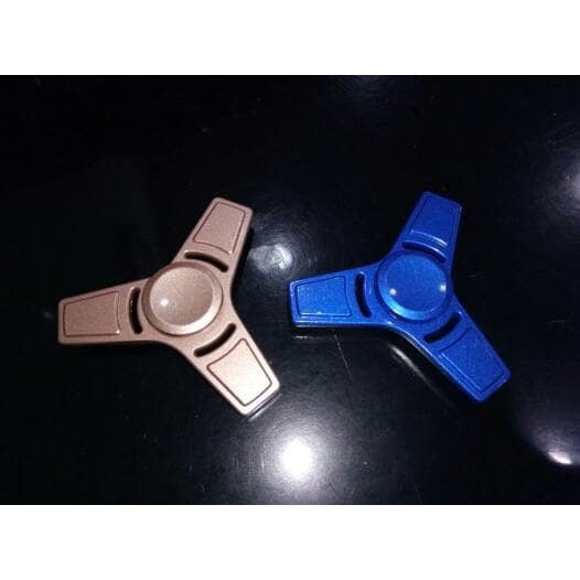 Jual Fidget Hand Spinner 3 Sisi Metal Trilateral Spiner | Shopee Indonesia